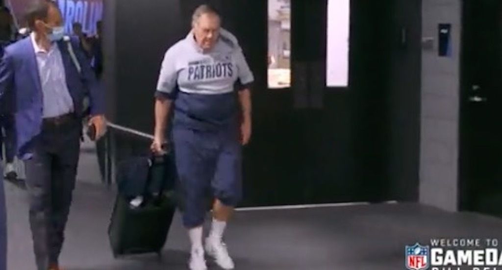 Bill Belichick’s pregame outfit quickly became a…