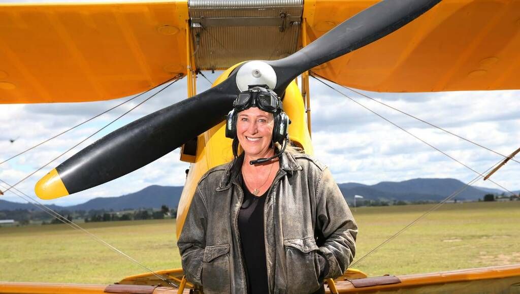 Tiger Moth pilot revisits 'remarkable' emergency…