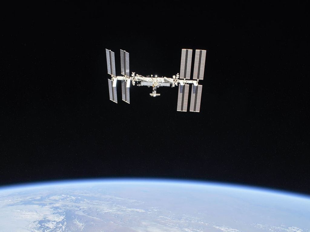 ISS astronauts take emergency precautions as debris…