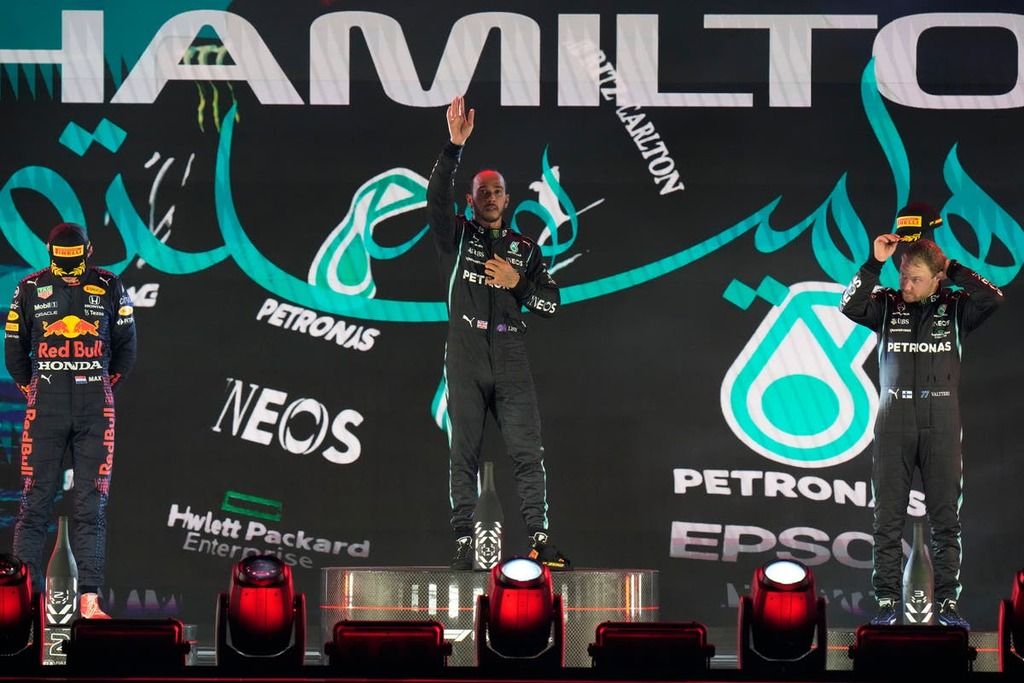 Lewis Hamilton seals amazing win in Saudi Arabia to go…