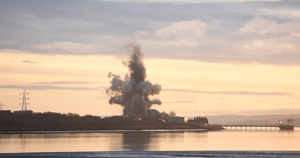 Longannet Power Station's 600ft chimney blown up as…