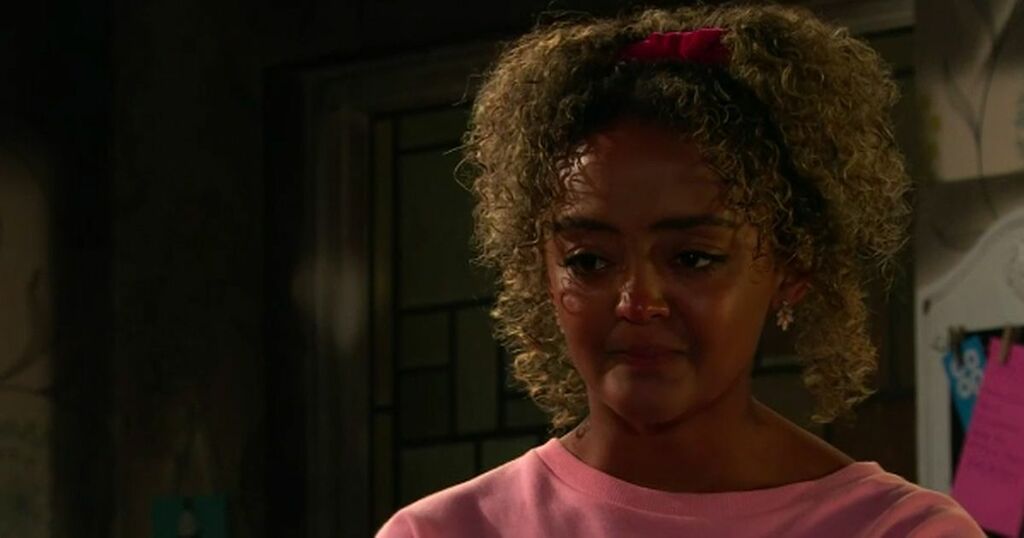 Corrie fans fuming as 'gullible' Emma falls for…