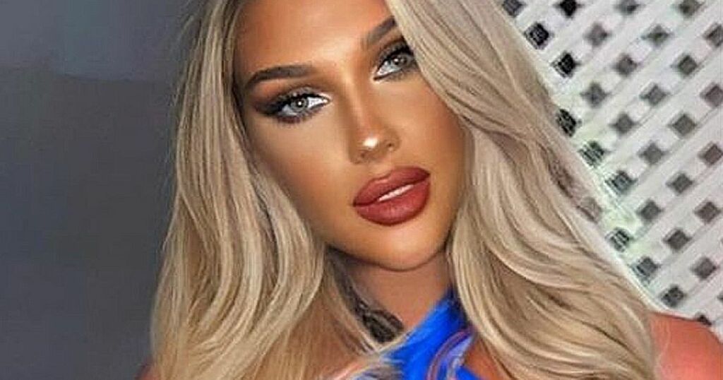 Woman shows reality of social media with 'extreme'…