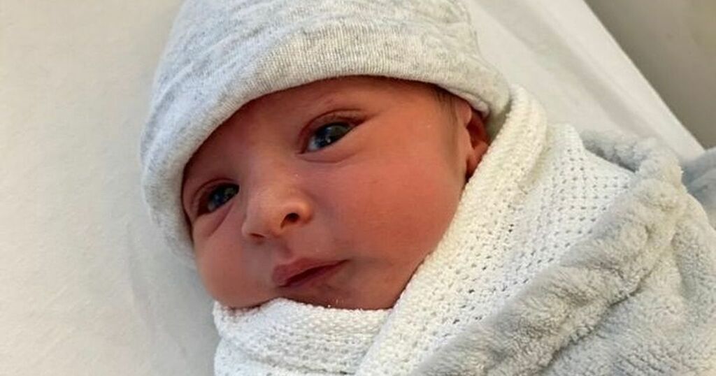 Woman's son born by rare 'mermaid birth' in pool…