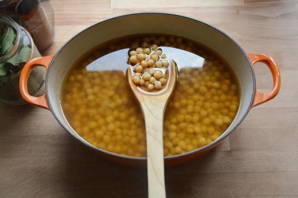 Rachel Roddy recipes: Classic Roman pasta and chickpea…