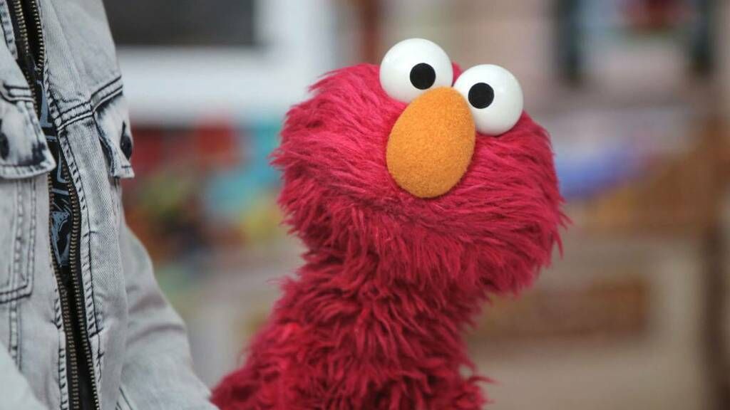 'Unhinged' Elmo clip goes viral over savage cookie…