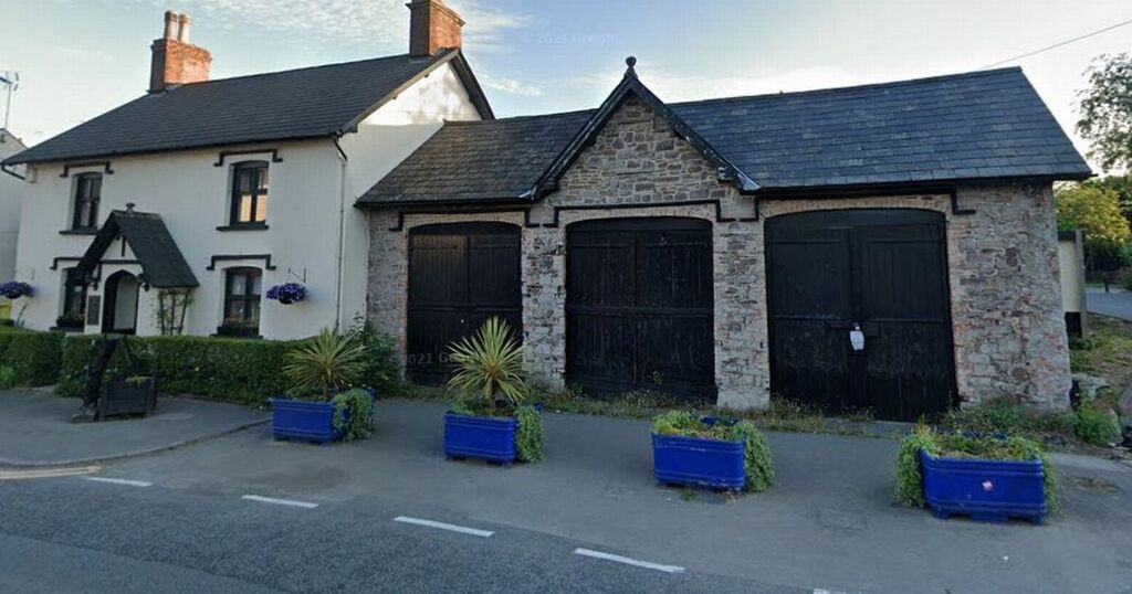 Long-empty Grade-II listed coach house to be…