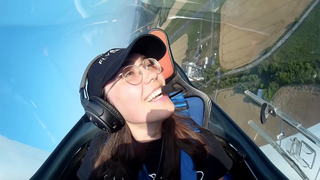 Teenage pilot Zara Rutherford becomes youngest woman…