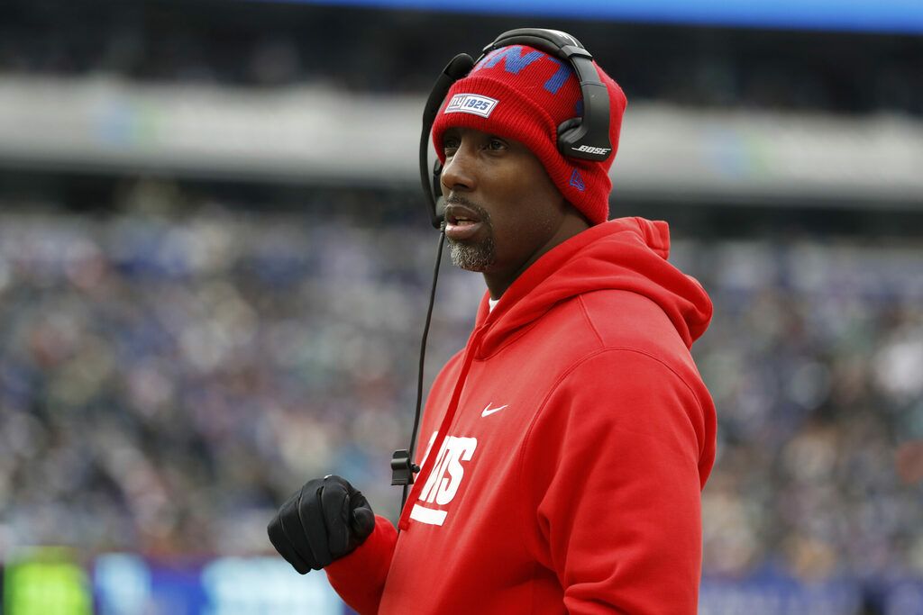 Chargers interview Giants’ Anthony Blevins for special…