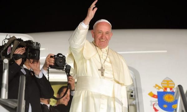 Trump gets in fight with ... the pope