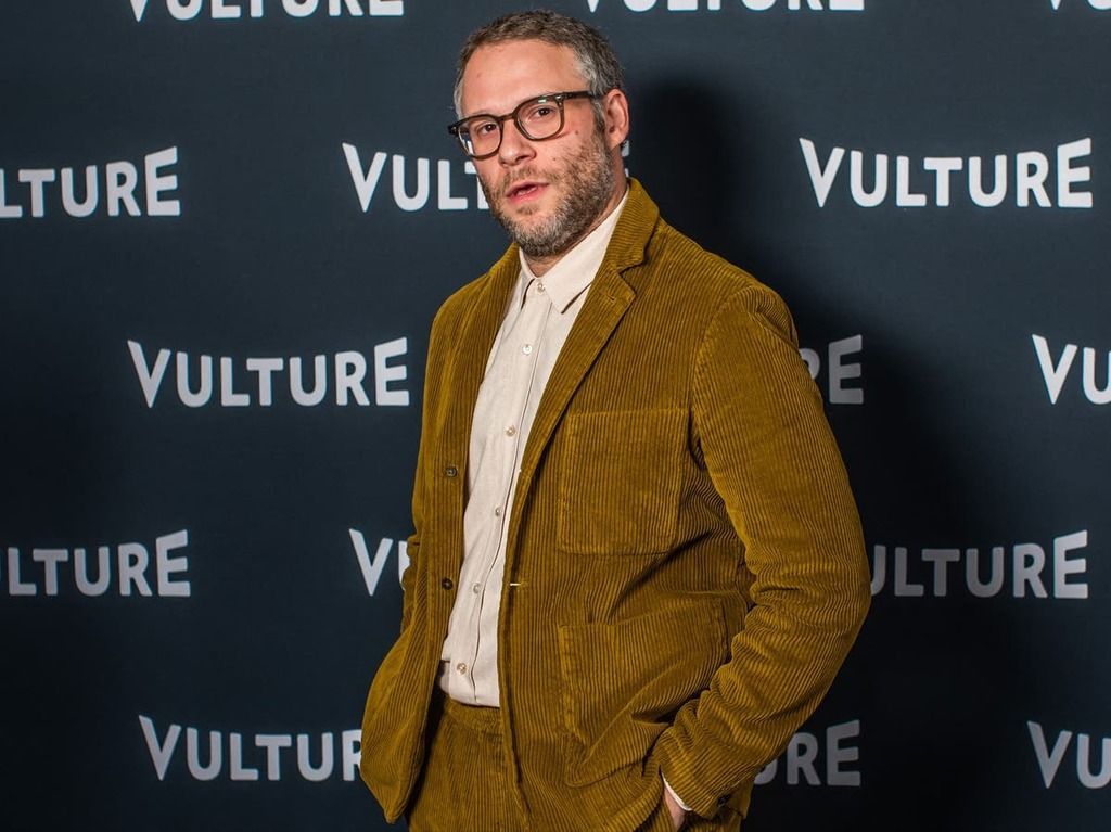 Seth Rogen responds after his mother tweets about sex…