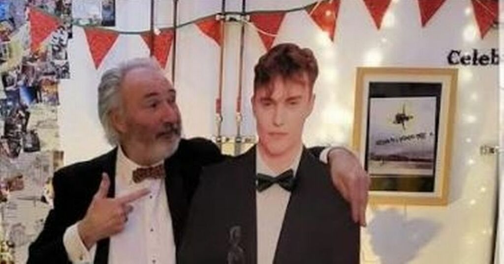 Sam Fender's family and friends celebrate in North…