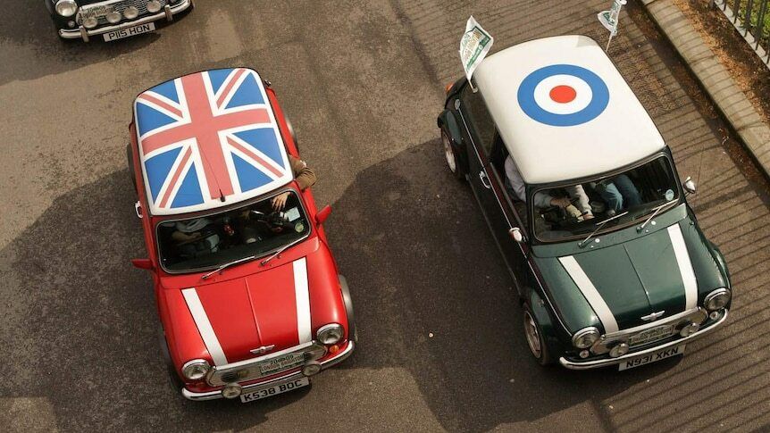 Classic car convoy celebrates 60 years of the Mini in…