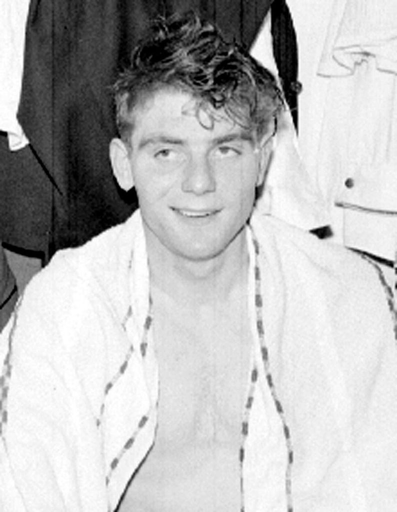 Duncan Edwards memorabilia sells for more than £40,000…