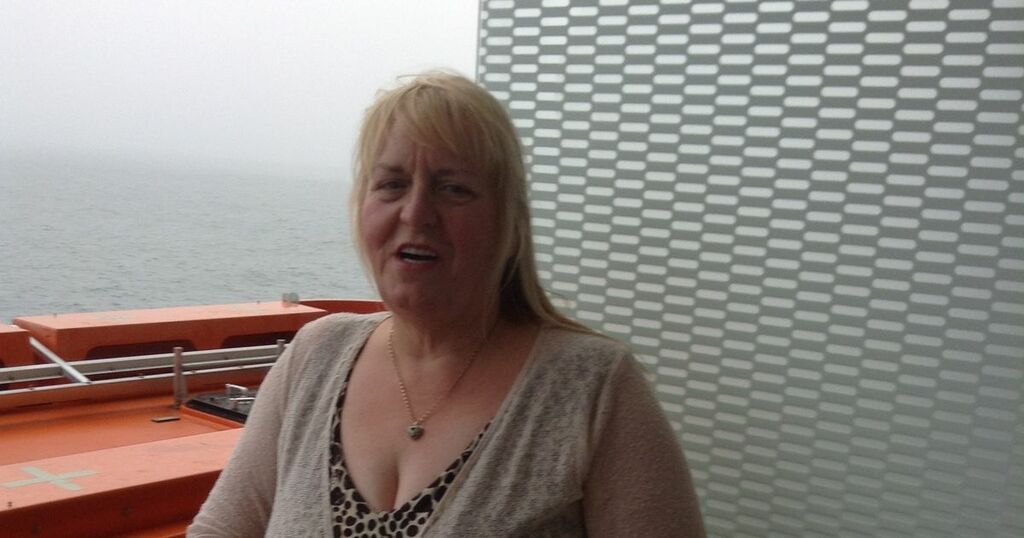 Lanarkshire mum who survived cancer drops six dress…