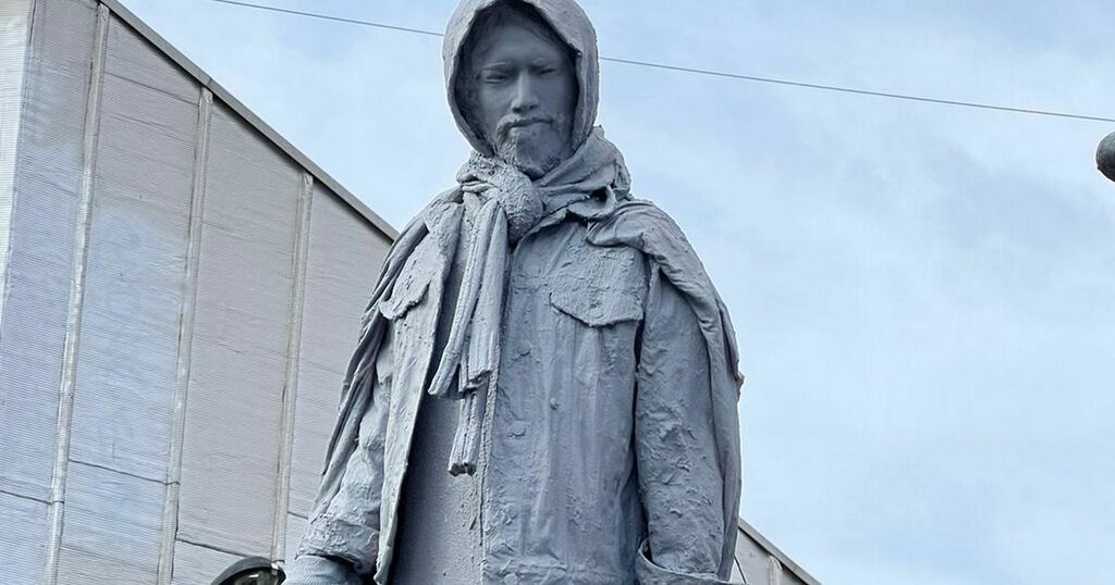 New sculpture off Stokes Croft shows man carrying…