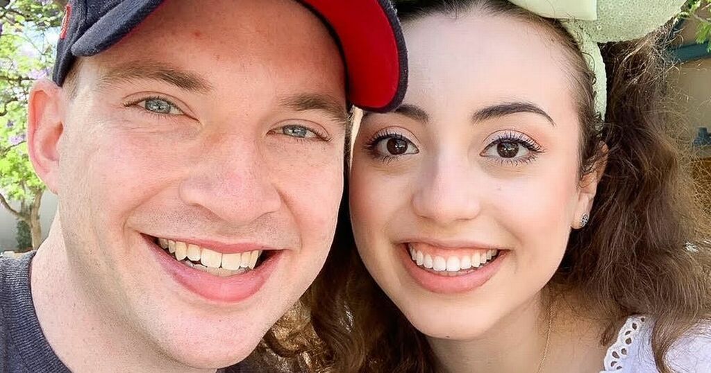 Woman gobsmacked to see boyfriend in Disneyland clip…