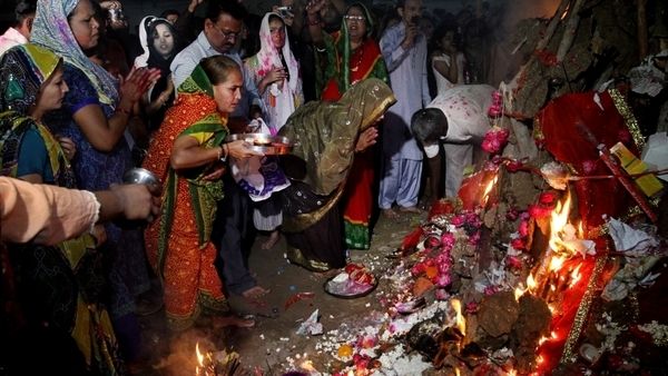 Hindu festival of colour kicks off in Pakistan