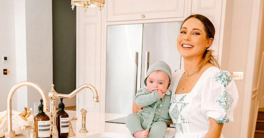 Louise Thompson unveils incredible bespoke kitchen…