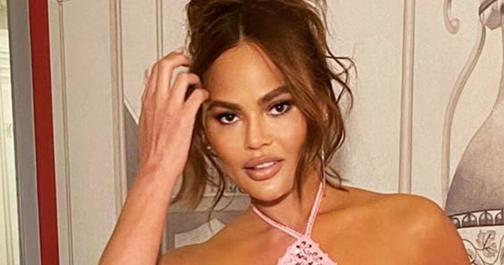 Chrissy Teigan hits back at a troll who accused her of…