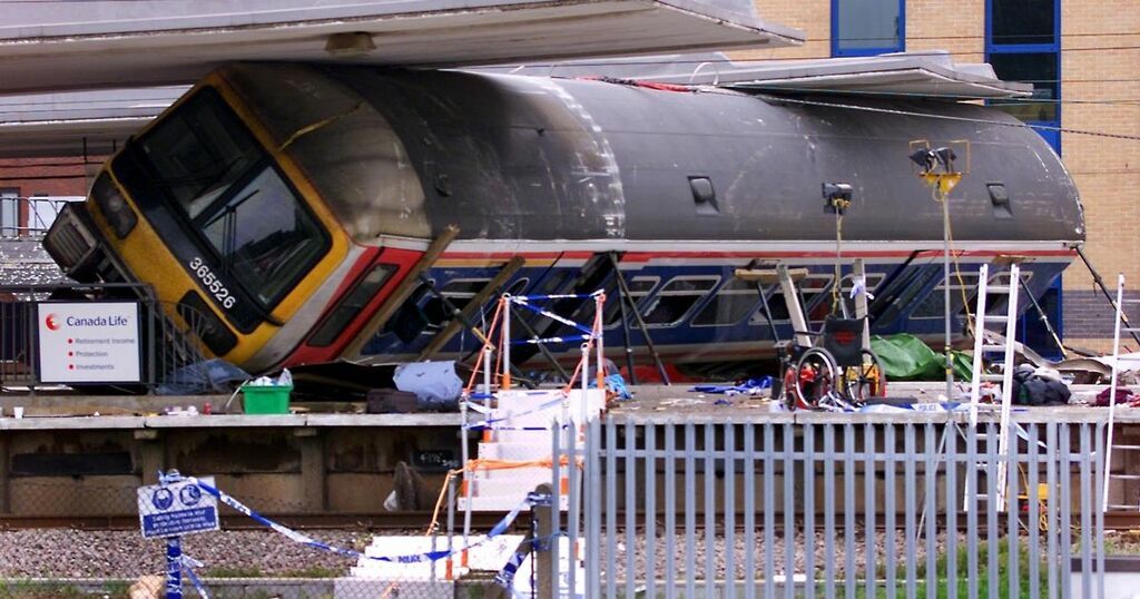 How did Potters Bar rail tragedy happen and how many…
