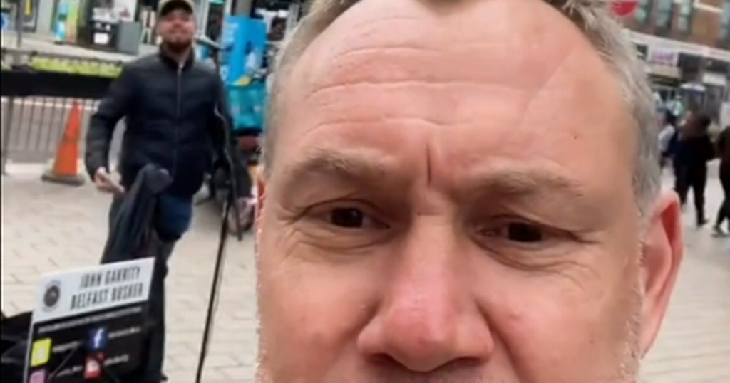 Watch: 90s star David Gray bumps into busker singing…