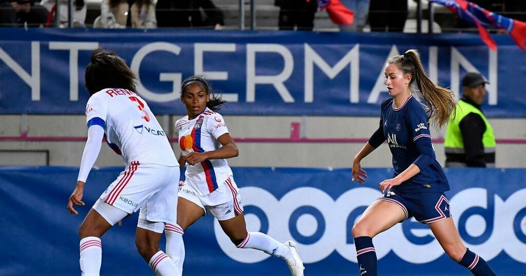 PSG ultras unveil new banner after Champions League…