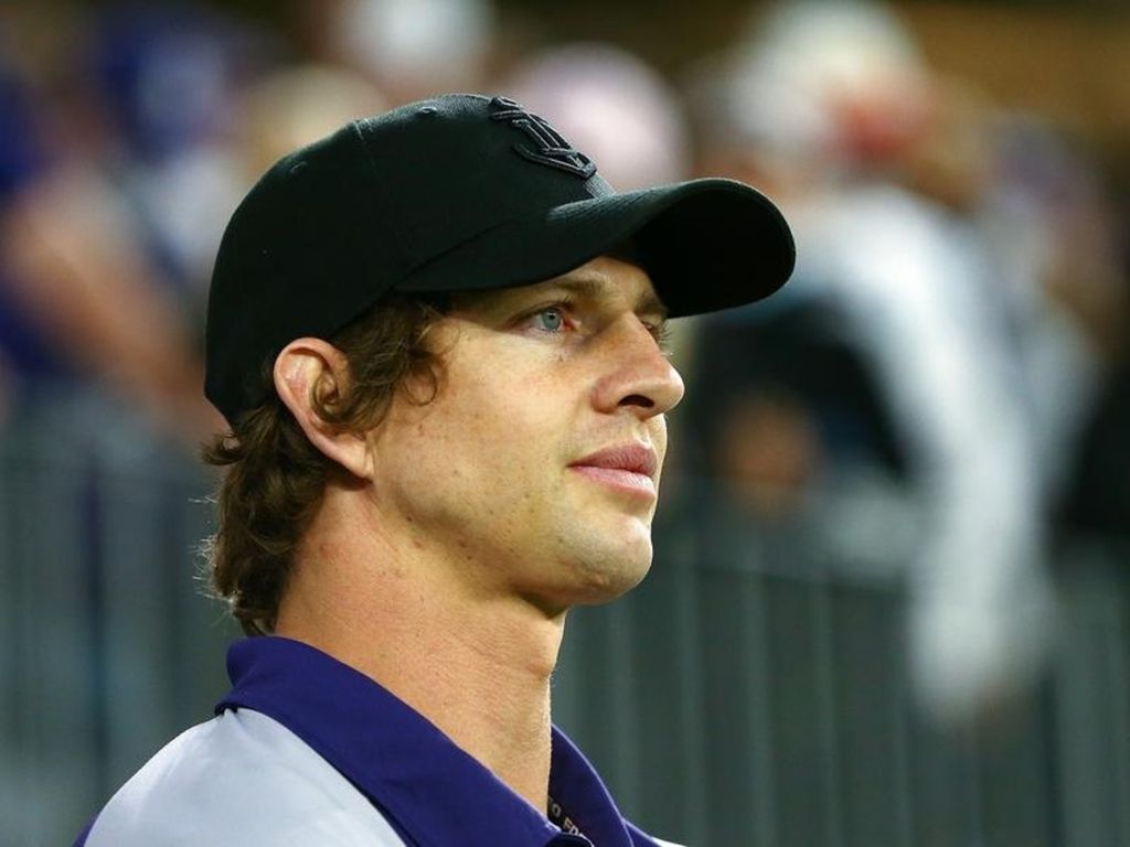 Fyfe returns to lead AFL's soaring Dockers