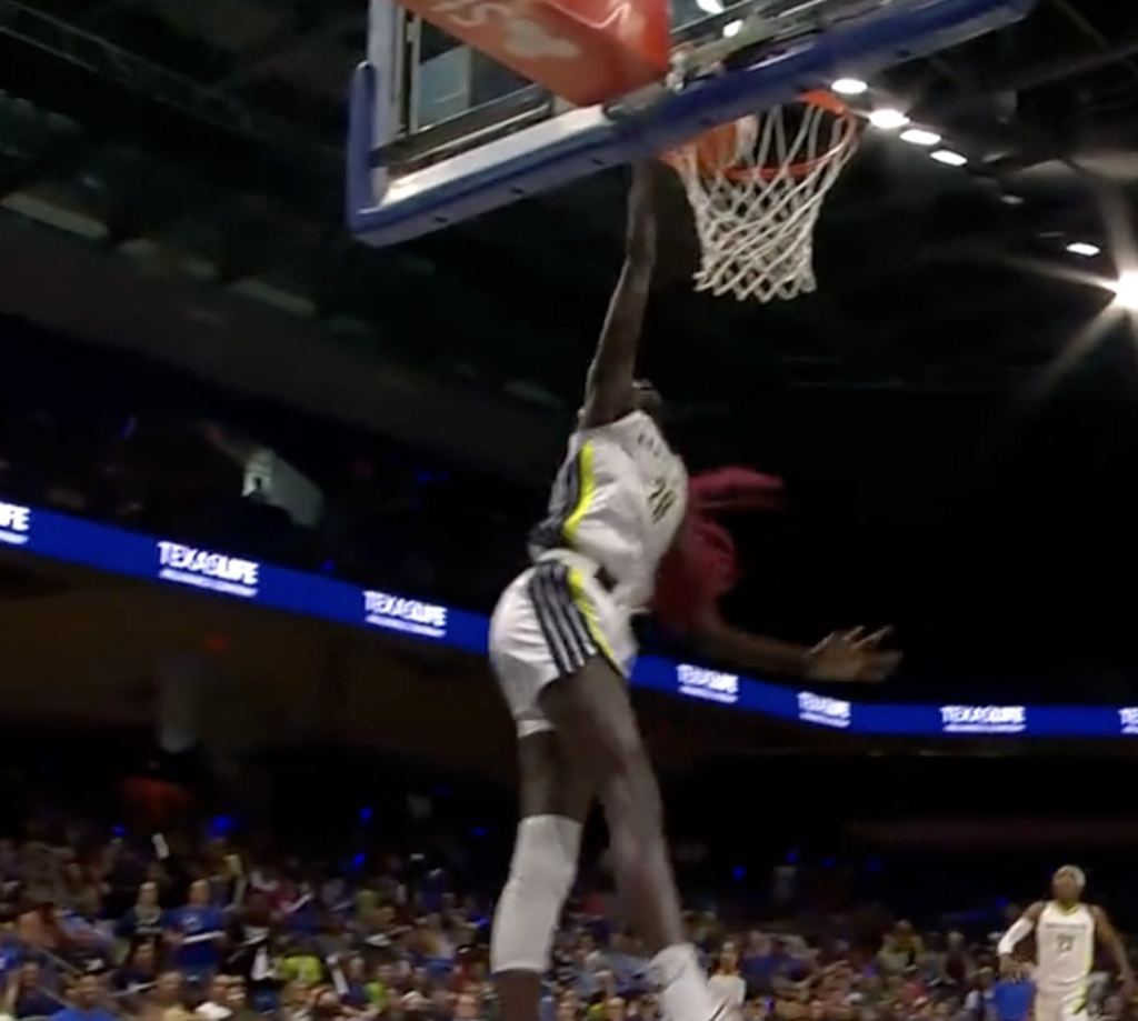 Awak Kuier throws down a fantastic one-handed slam for…