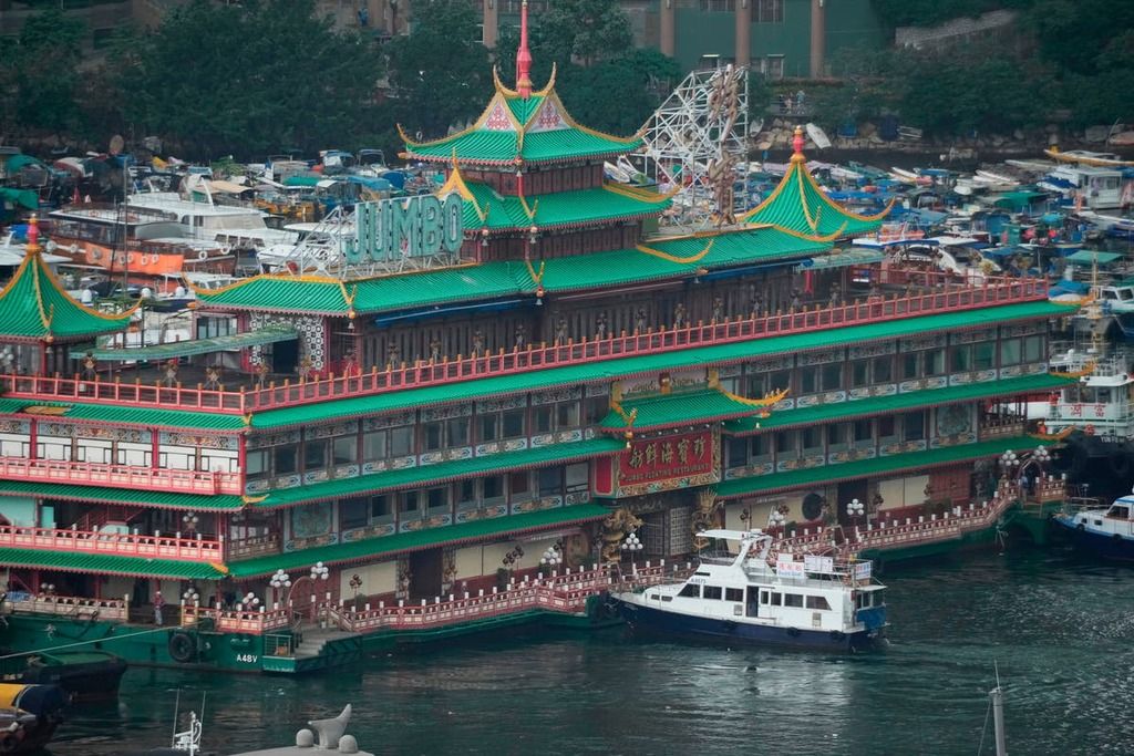 Hong Kong's iconic Jumbo Floating Restaurant capsizes…