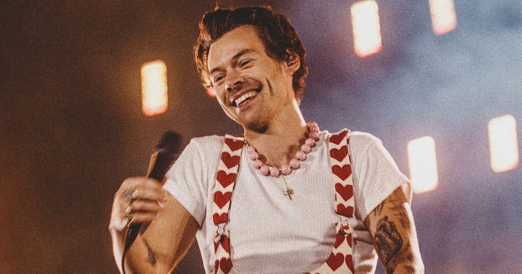 Harry Styles strips off for outdoor swim with fans…