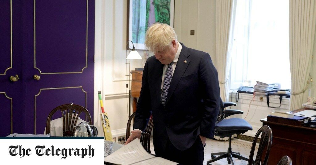 The behind-the-scenes photographs of Boris Johnson's…