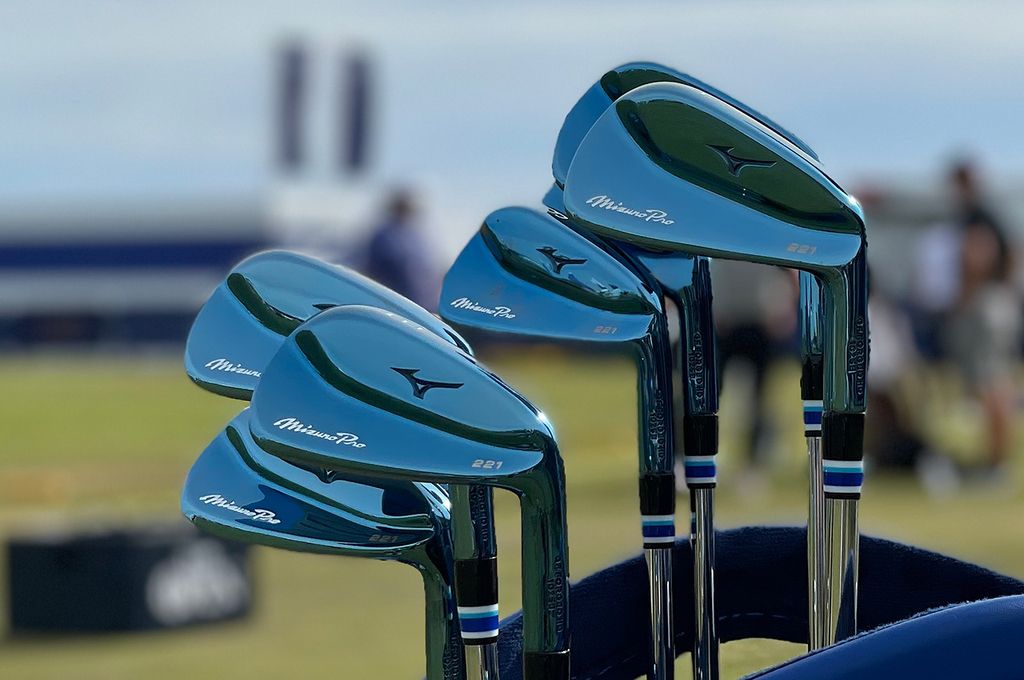 Mizuno releases limited-edition Mizuno Pro 221 blue…