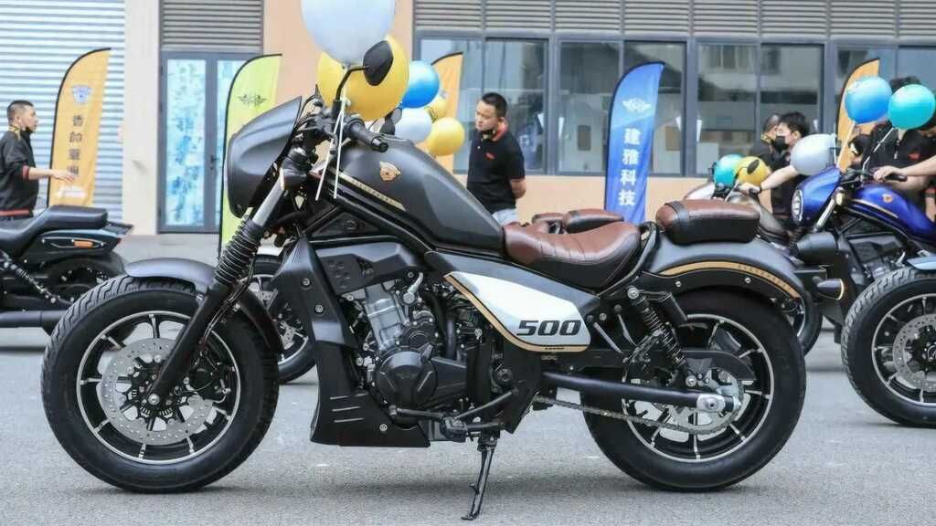This New Xiang Shuai Cangyun XS500 Looks Awfully…