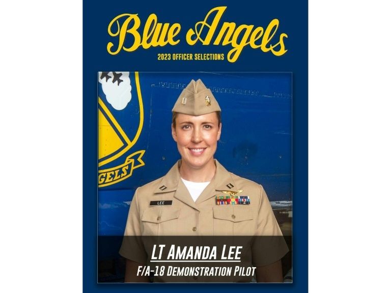 Amanda Lee named first female pilot in US navy…