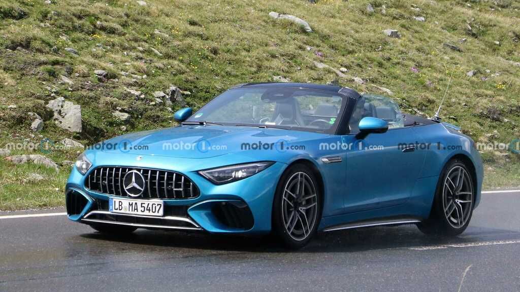 Mercedes-AMG SL 53 PHEV Spied As Second Plug-In…