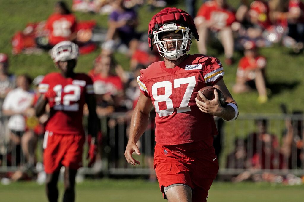 Chiefs TE Travis Kelce on wearing Guardian Caps: ‘I…