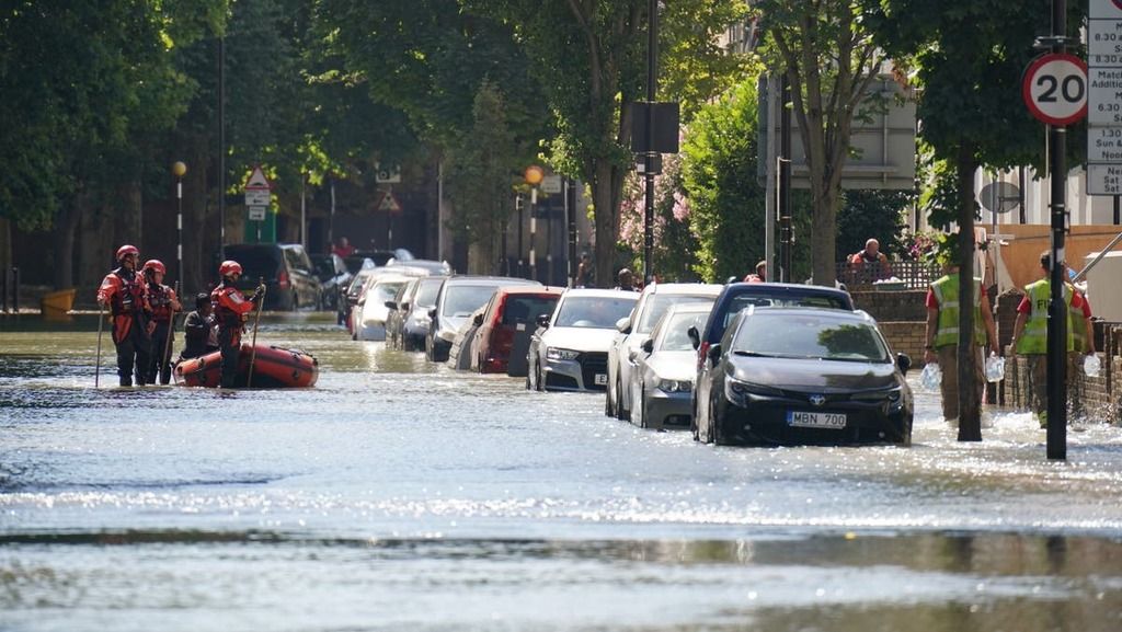 Islington flood: Four rescued and 50 properties…