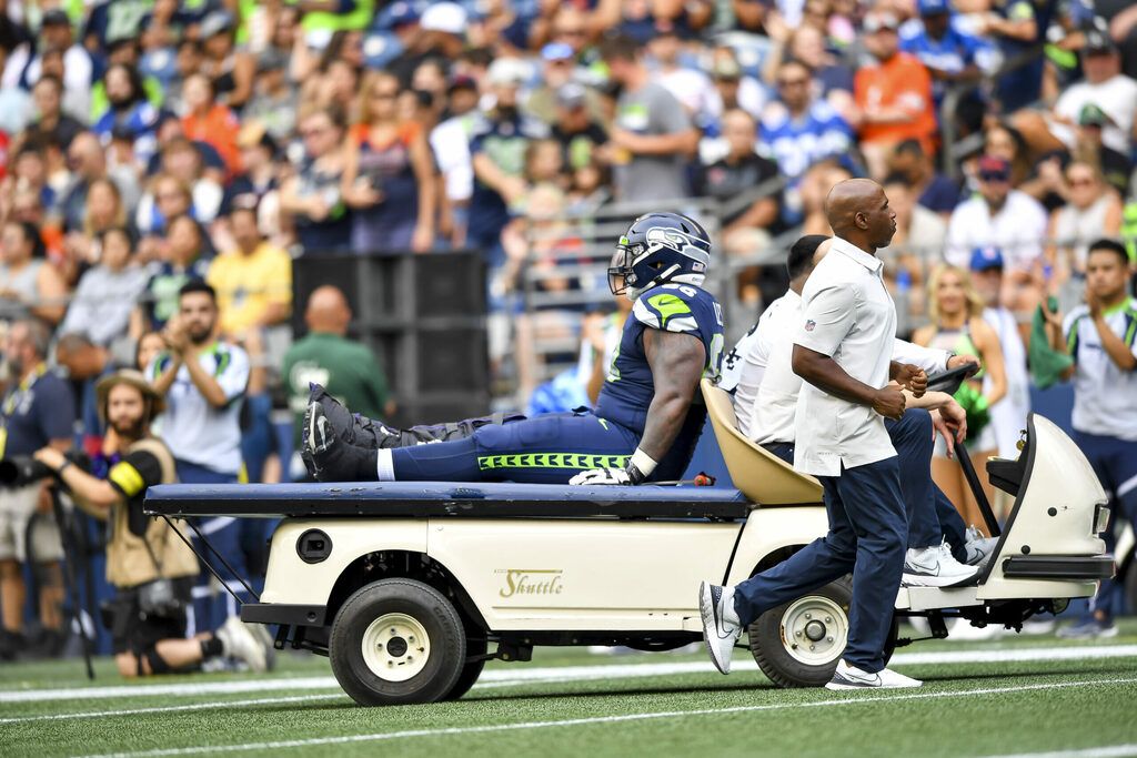 Seahawks G Damien Lewis escapes major injury with…