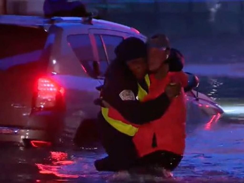 TV weather crew rescues woman from Dallas flash…