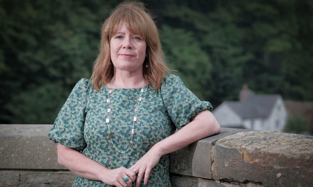 Labour MP claims reporter broke into her office to…