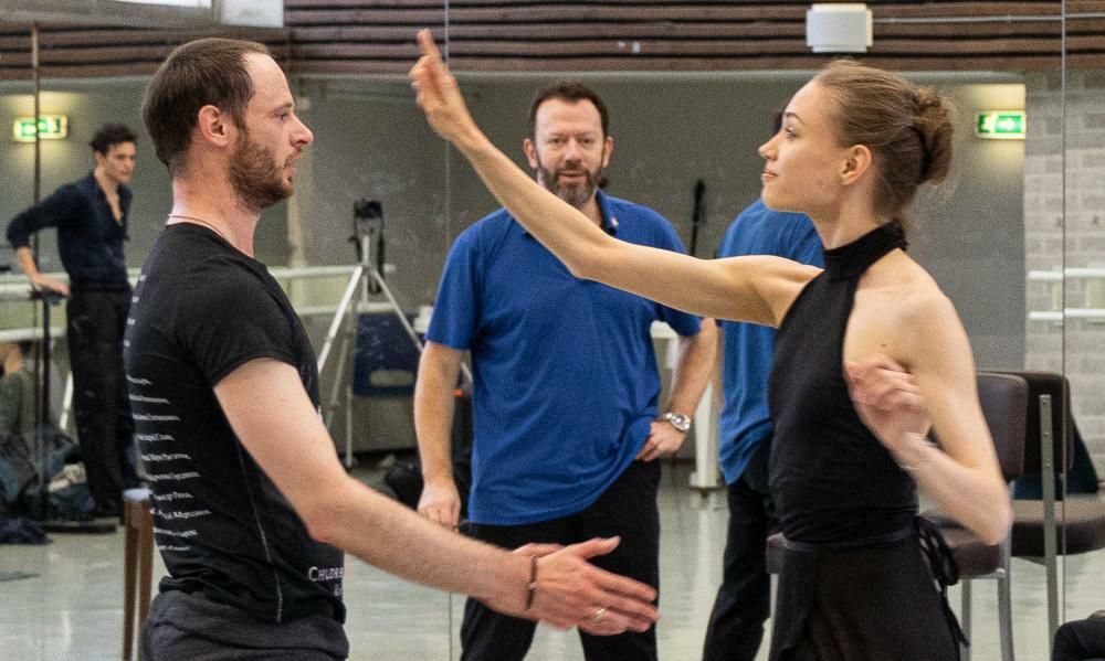 Ballet and bombs: how Ukraine’s dance stars are…