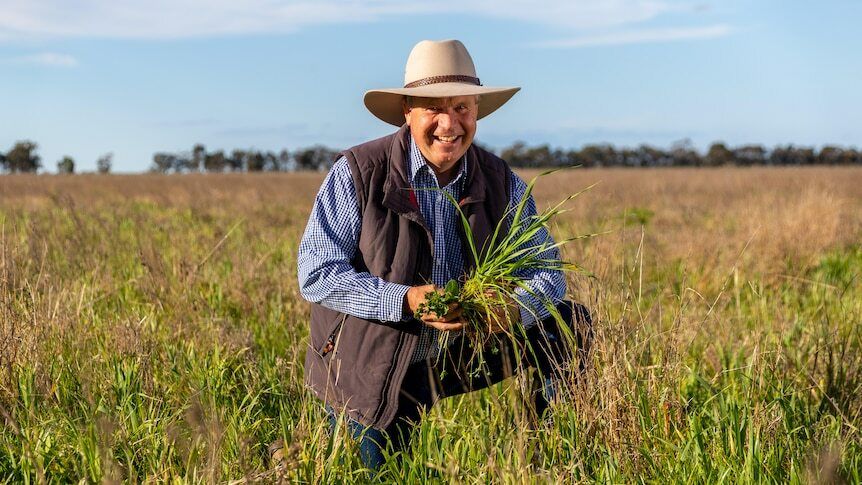 Bruce Maynard wins Bob Hawke Landcare Award for…