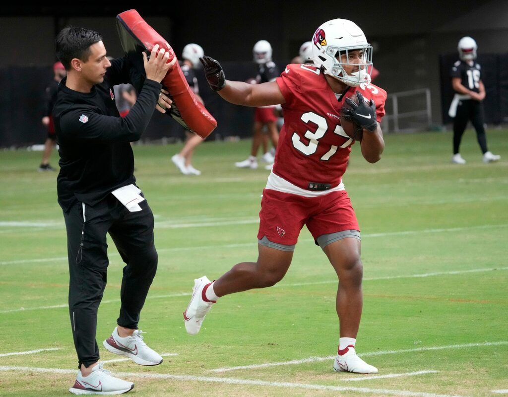 Seahawks sign another RB, place LB Jon Rhattigan on…