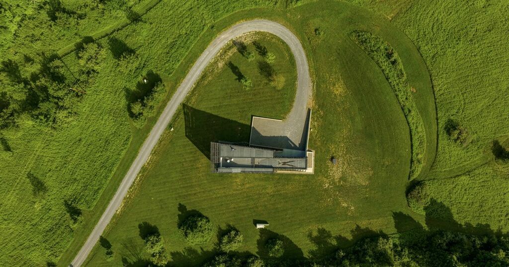 Bizarre house on sale for £1.9m goes viral as viewer…