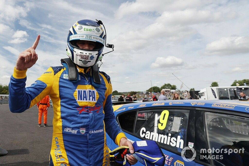 BTCC Thruxton: Cammish takes advantage of chaos for…