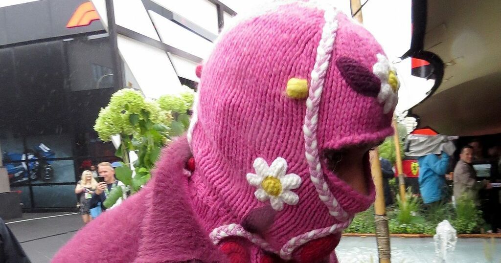 Lewis Hamilton torn into by F1 fans for wearing pink…
