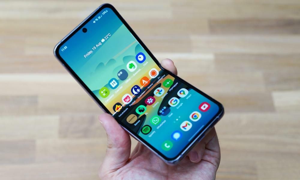 Samsung Galaxy Z Flip 4 review: folding-screen flipper…