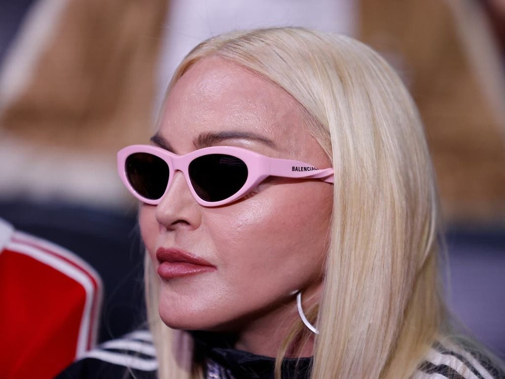 Madonna becomes the first woman to score a Billboard…