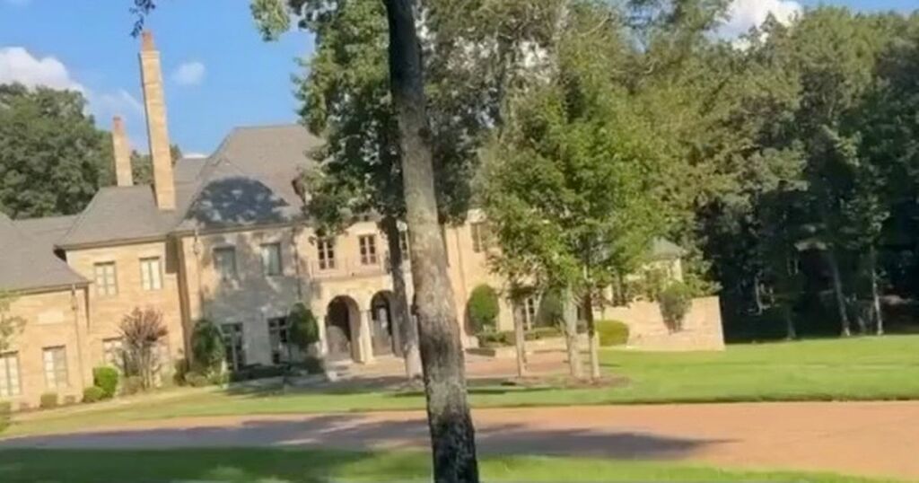 NBA star Ja Morant shows off his new mansion with…